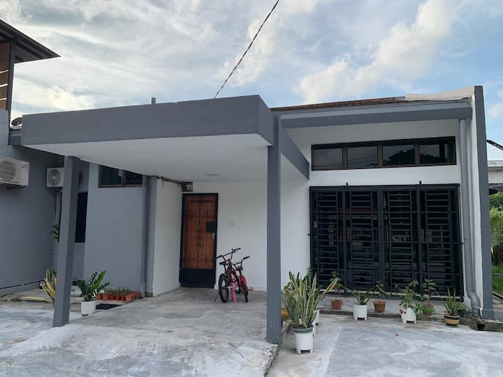 Reenrul Homestay, Taman Air Biru - Tampines