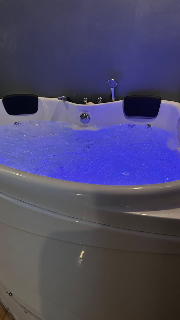 Cozy Laguna Home With Jacuzzi | Family-staycation - Cabuyao