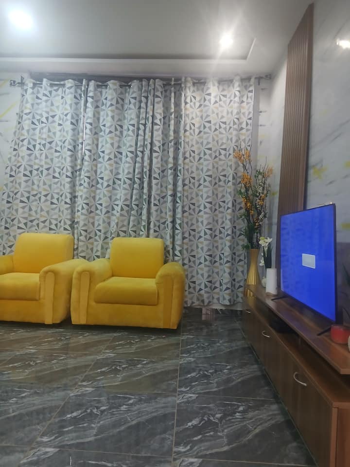 Lustrous 2br Flat Near Ridge Kumasi - Kumasi