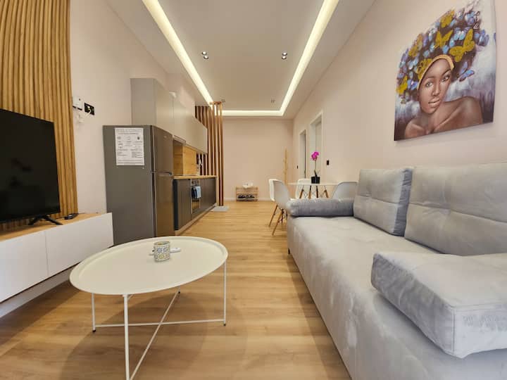 The Peony Residence – Chic One-bedroom In Astir - Tirana