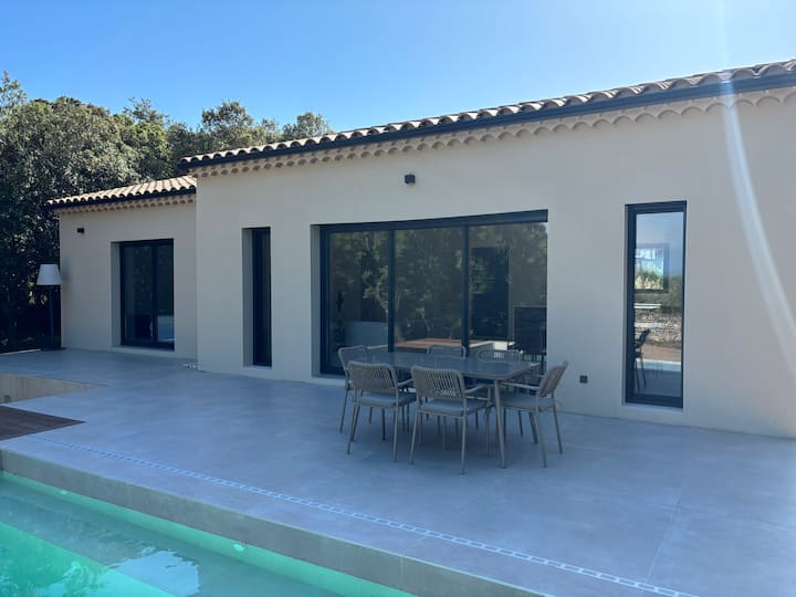 Provence : Villa, Piscine Privative, Terrain Clos - Bollène