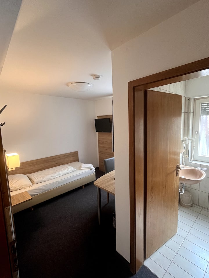 Private Hotel Room Near Porsche Museum Stuttgart - Stuttgart