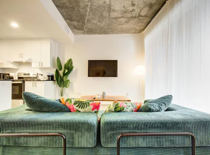 Bright & Modern | 1br Stay Downtown - Lasalle