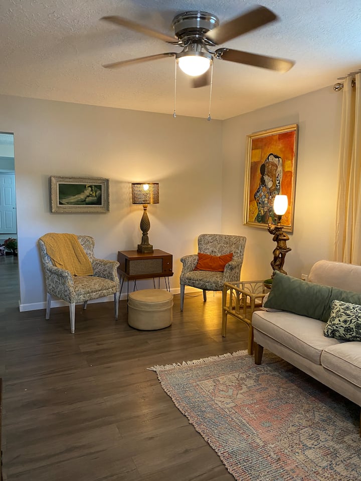 The Little House With Big Art - Albuquerque, NM