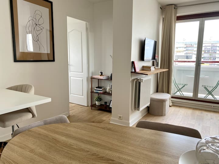 Vue Tour Eiffel & Piscine - Paris