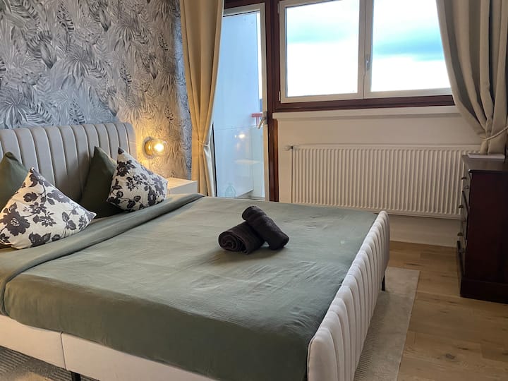 Vue Tour Eiffel & Piscine - Párizs