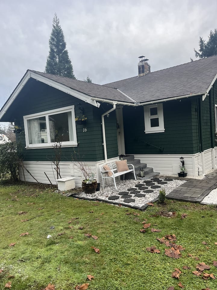 Dreaming Dragonfly Riverfront Retreat - Lake Cowichan