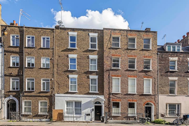 Modern Fitzrovia 2 Beds 2 Baths - London