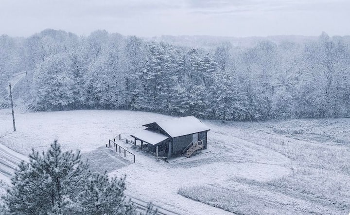 Knotty & Nice Love Shack - Hocking Hills State Park, OH