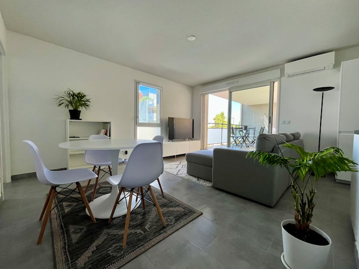 2p Port Fréjus Terrasse Parking - Fréjus