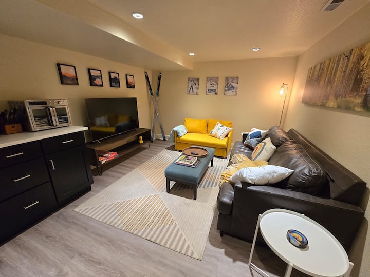 Cap Hill Stunner With Shared Backyard Access - Denver, CO