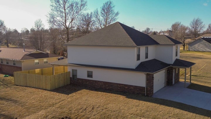 Newer House And Everything Close - Joplin, MO