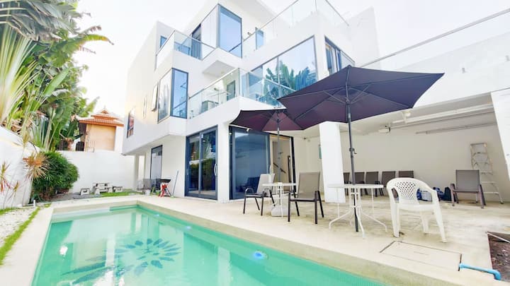 豪华独栋别墅/步行街 /中天海滩/芭提雅海滩/近格兰岛码头/近唐人街/近Terminal 21 - Jomtien