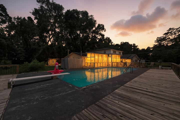 Private Oasis | 4br | 2.5ba | Pool | Gate | Quiet - Jacksonville, FL