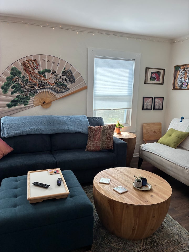 Entire Bungalow In Walkable Neighborhood! - Des Moines, IA
