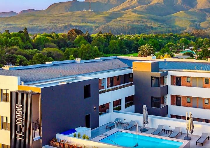 106 Le Jardin - George