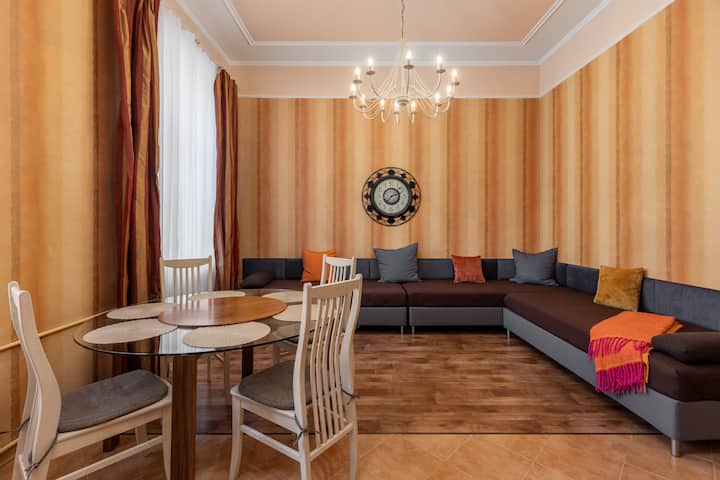 City Heart, Split Level, Free Parking &Bag Storage - Riga Airport (RIX)