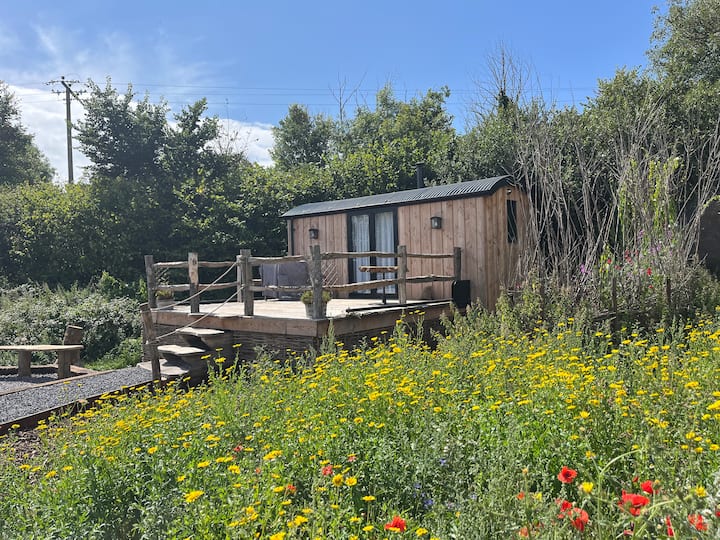 'The Furrow' Shepherd’s Hut - Burton Bradstock