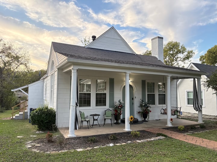 Charming Cottage In Downtown Columbia - Columbia, TN