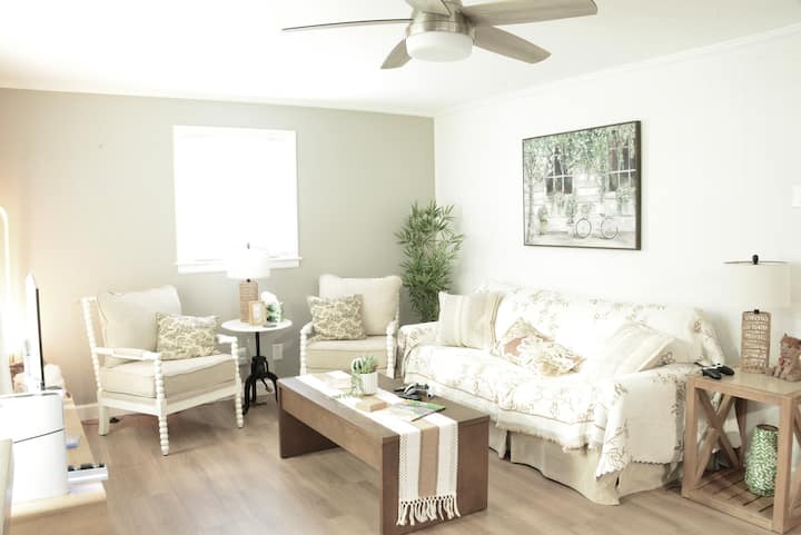 Close To Duke & Unc/coffee Bar/breakfast/king Bed - Durham, NC