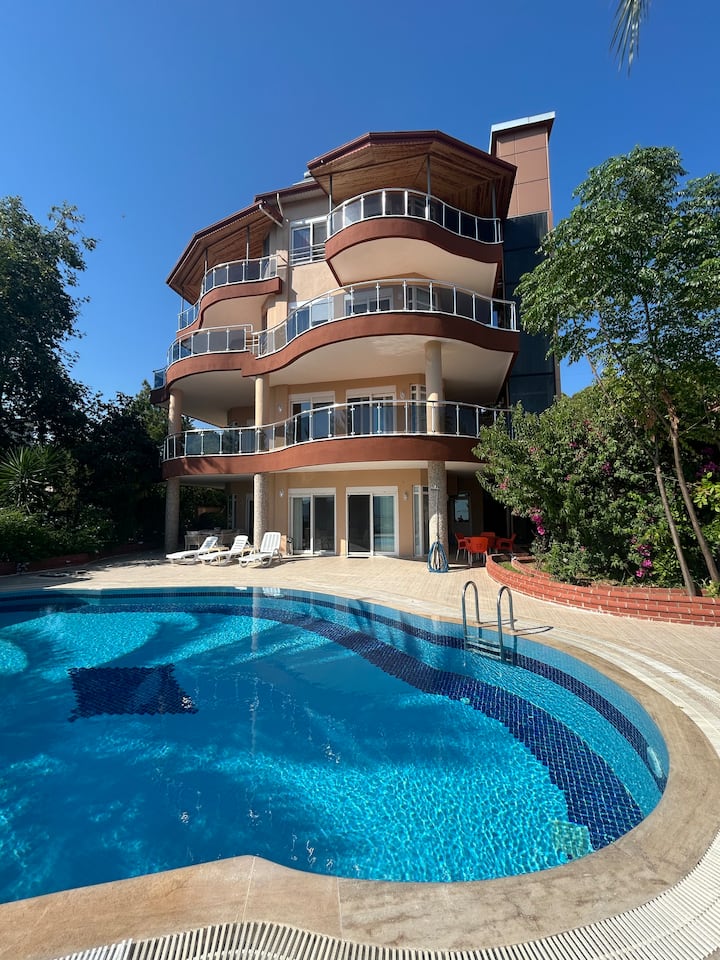 Gazipaşa’da Asansörlü 7 Oda Havuzlu Müstakil Villa - Gazipaşa