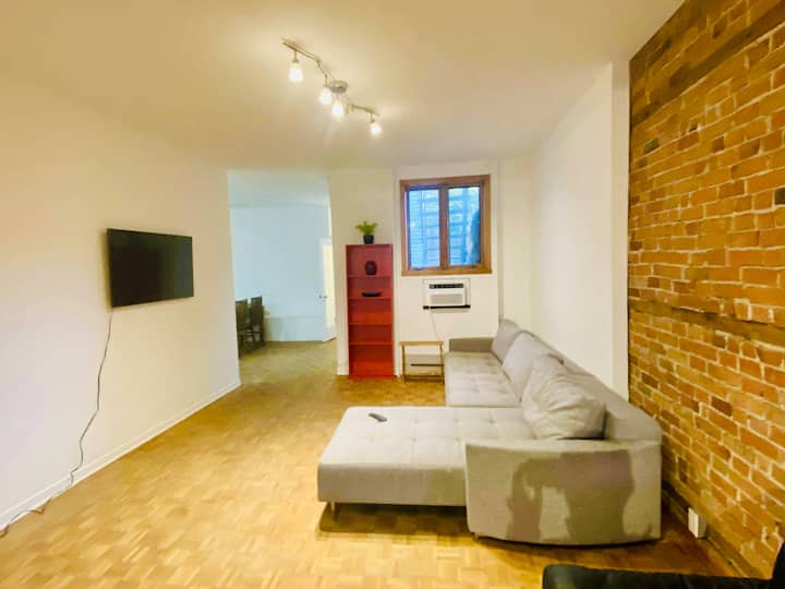 Charming Apartment-frensh Quarter Parking Included - Montreal