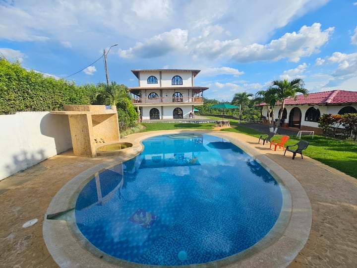 Finca Vacacional - Pereira, Colombia
