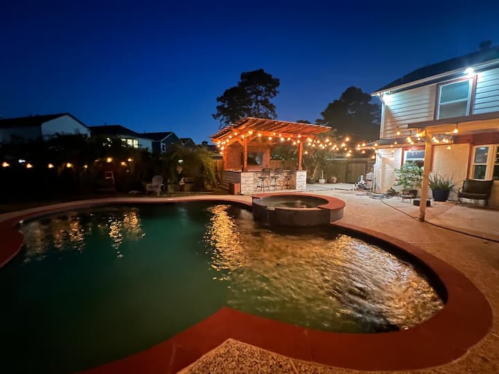Luxury Stay W/ Pool, Spa & Outdoor Bar - Humble, TX
