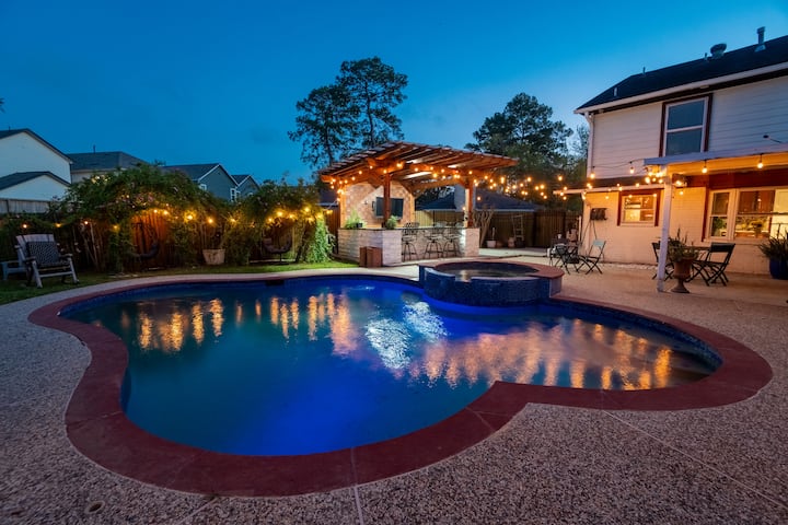 Luxury Stay W/ Pool, Spa & Outdoor Bar - Houston, TX