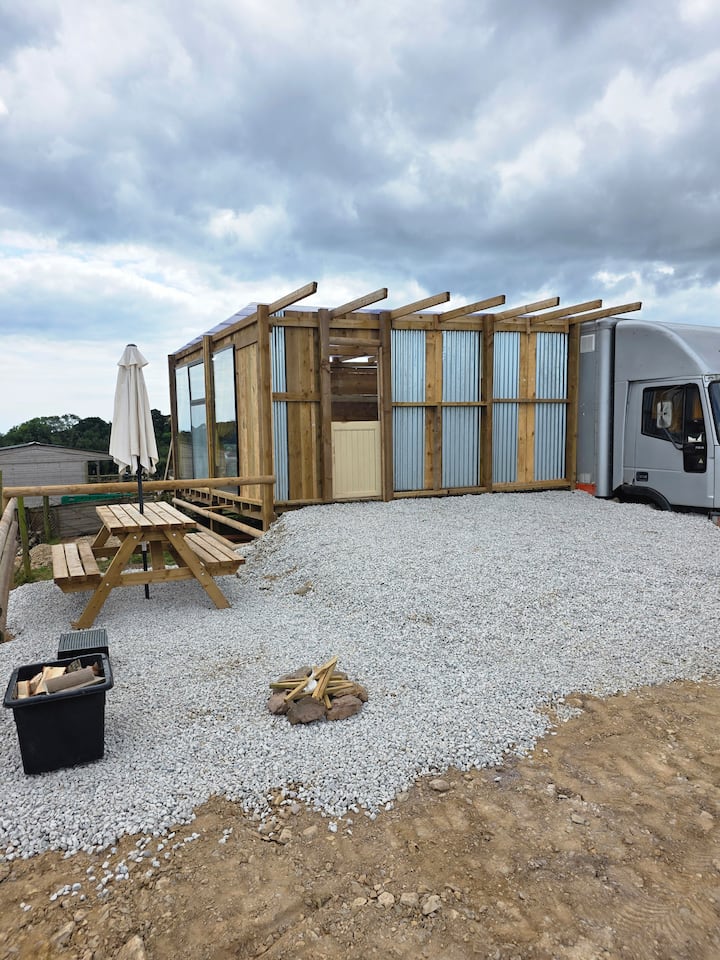 Miss Francis 
Horse Wagon - Looe