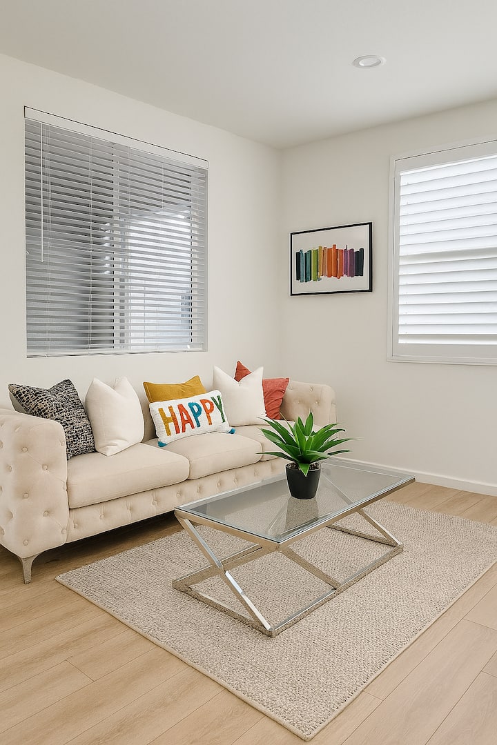 Your Stylish Eastvale Retreat For Family &Chill - Eastvale, CA