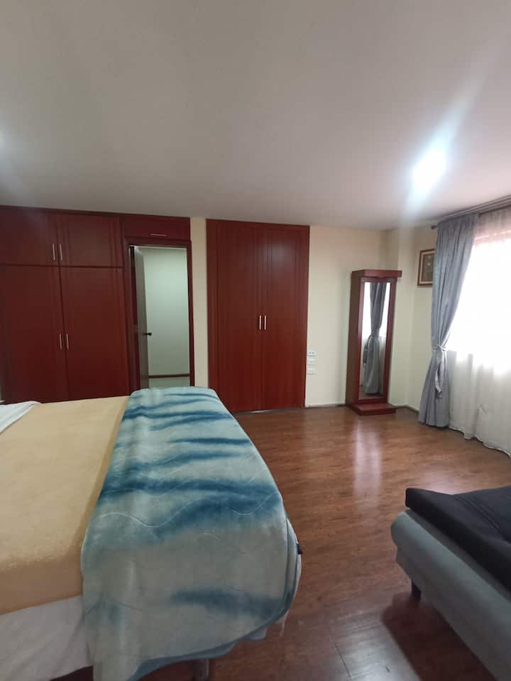 Suite Central, Cálida Y Acogedora, Garaje, Patio - Cuenca