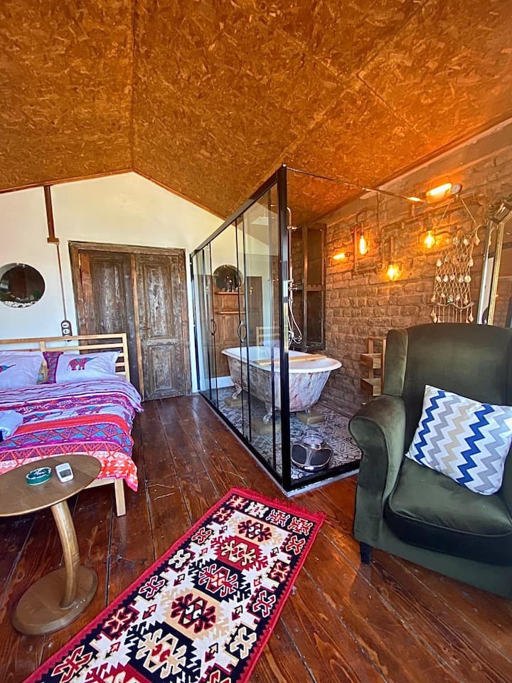 Deniz Manzaralı Balkonlu Daire - Balat