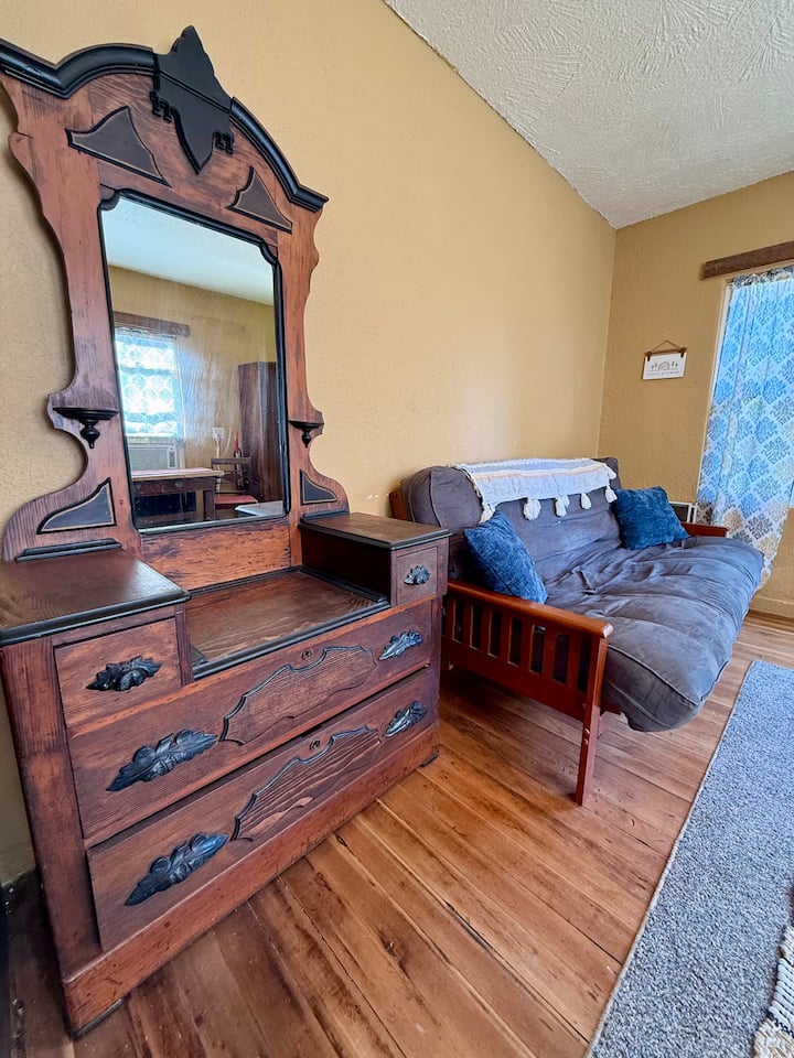 Charming Studio In Historic Area - Klamath Falls, OR