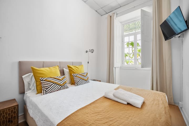 Room With Shared Bathroom - Faro
