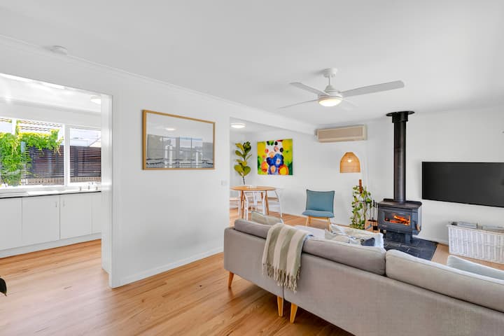 Charming & Classic Coastal Cottage - Portarlington