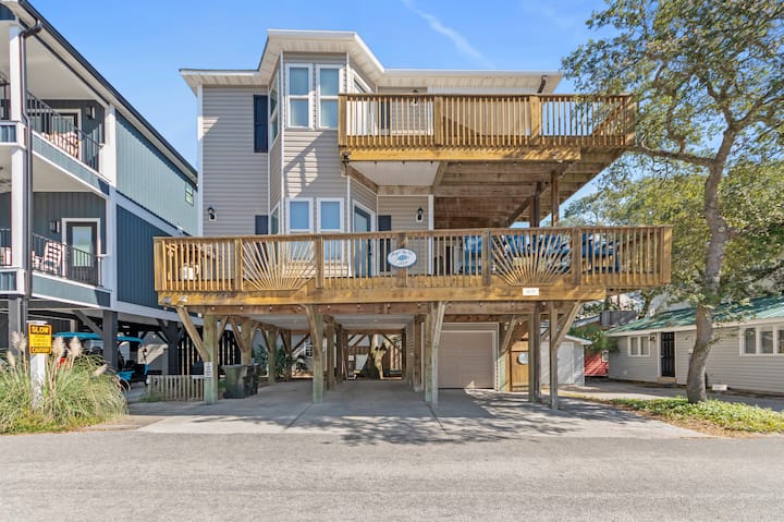 Spacious Family Gem: Views - Walk To Beach - Pools - Surfside Beach, SC