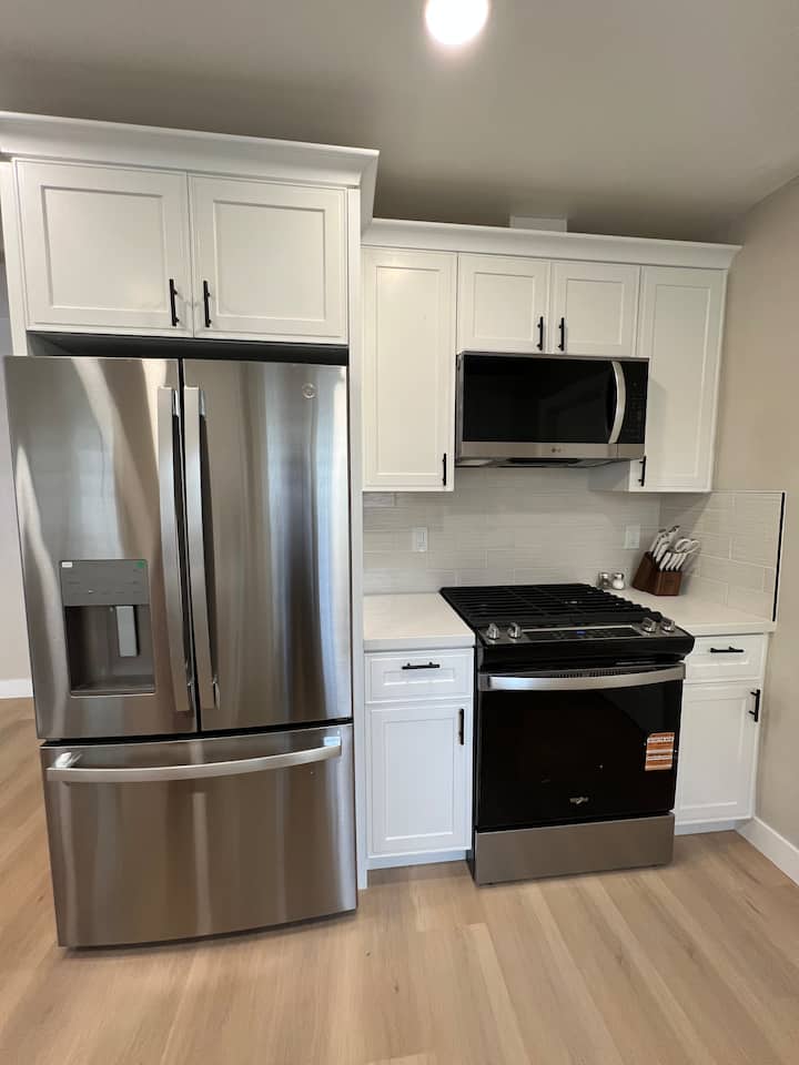 Newly Remodeled 2 Bedroom Unit With Ac - Salinas