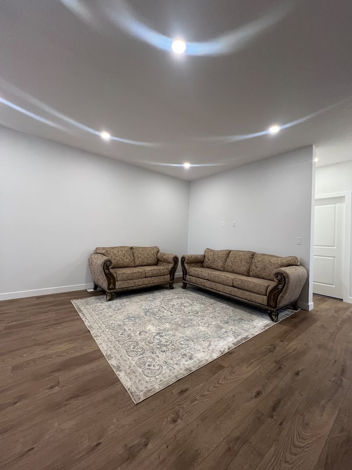 Sunny Side Stay - Chestermere