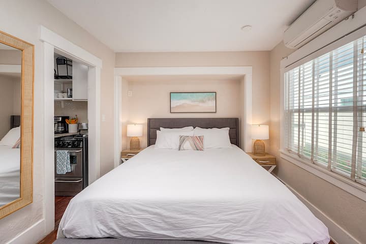 Cozy Cottage Studio Steps To The Sand! - San Diego, CA