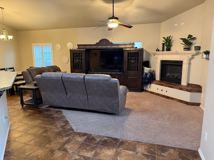 3 Bed 2 Bath New Furniture! - Carlsbad, NM