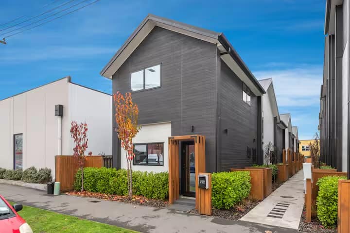 Cozy Christchurch Base - Christchurch
