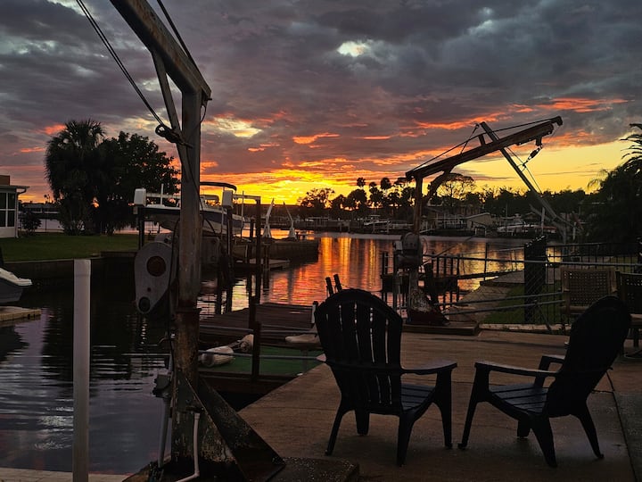 Tranquil Waterfront Retreat Home -Dock Heated Pool - New Port Richey, FL