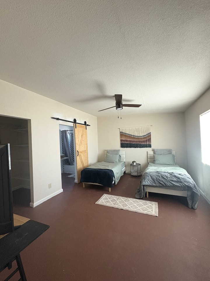 Desert Gem With Farm Views - Mesa Verde, CA