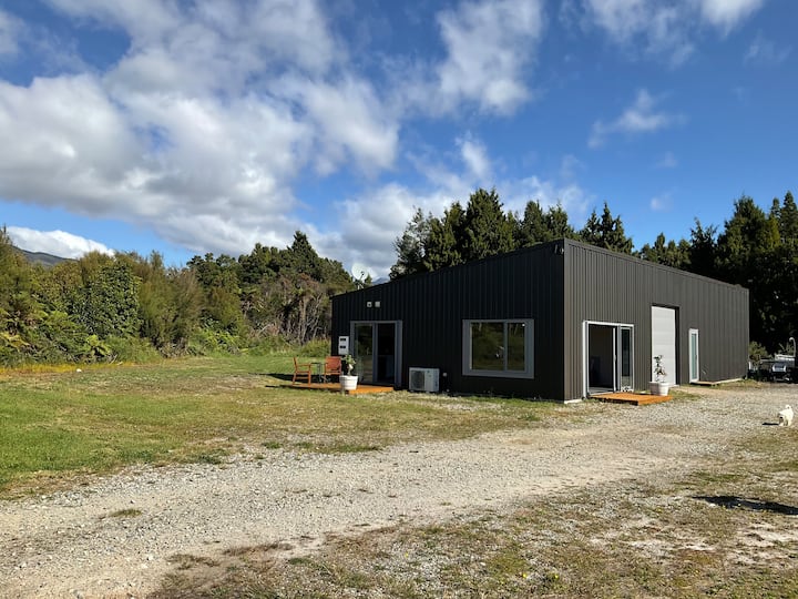 The Little Hive - Westport, New Zealand