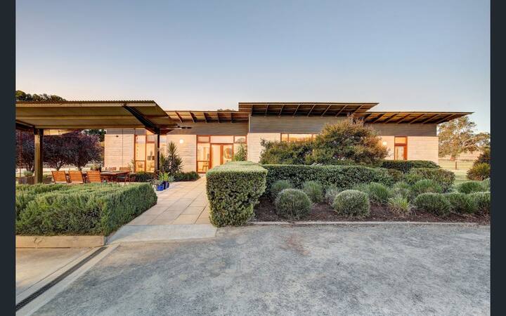 Banksia House - Charleston
