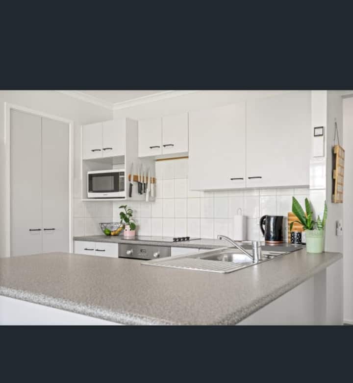 Cosy Tranquil Retreat Fully Fenced Yard - Moreton Island