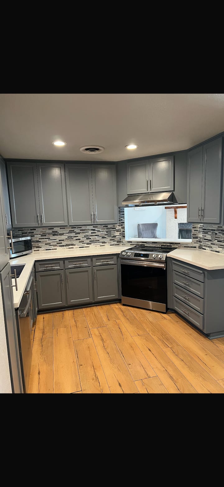 Two Minutes From The 99 Freeway - Modesto, CA