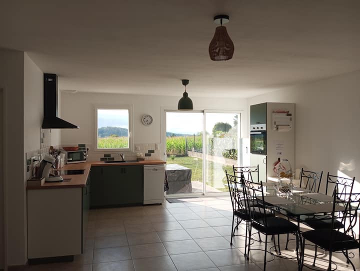 Maison De Campagne Avec Terrasse Et Vue Dégagée - Cusset