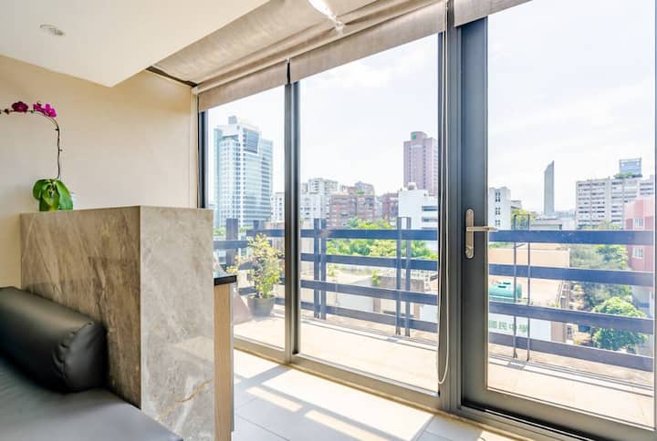 101 Views| Penthouse Duplex In The Heart Of Taipei - Taipei